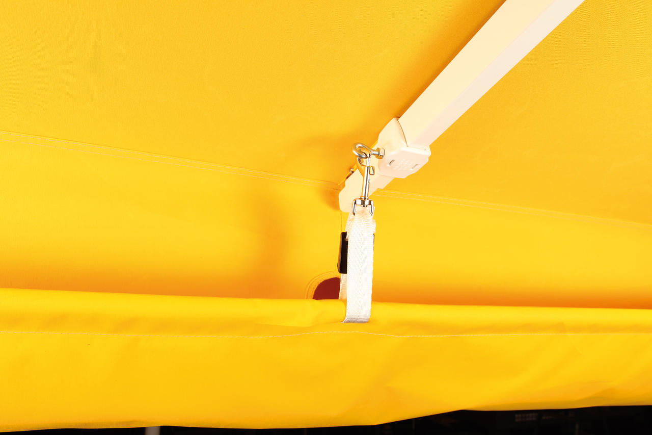 Side panels for large parasols keep the elements out