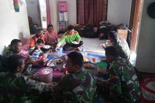 Begini Wujud Kemanunggalan TNI Dengan Rakyat