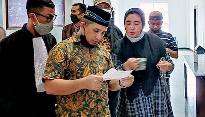 Momen Mengharukan, Usai Putusan Sidang Akmal Hanif Temui Jama'ah