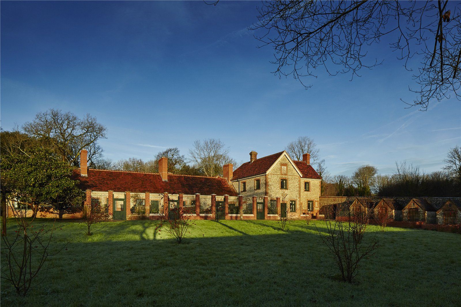 Hound Lodge - OB Travel