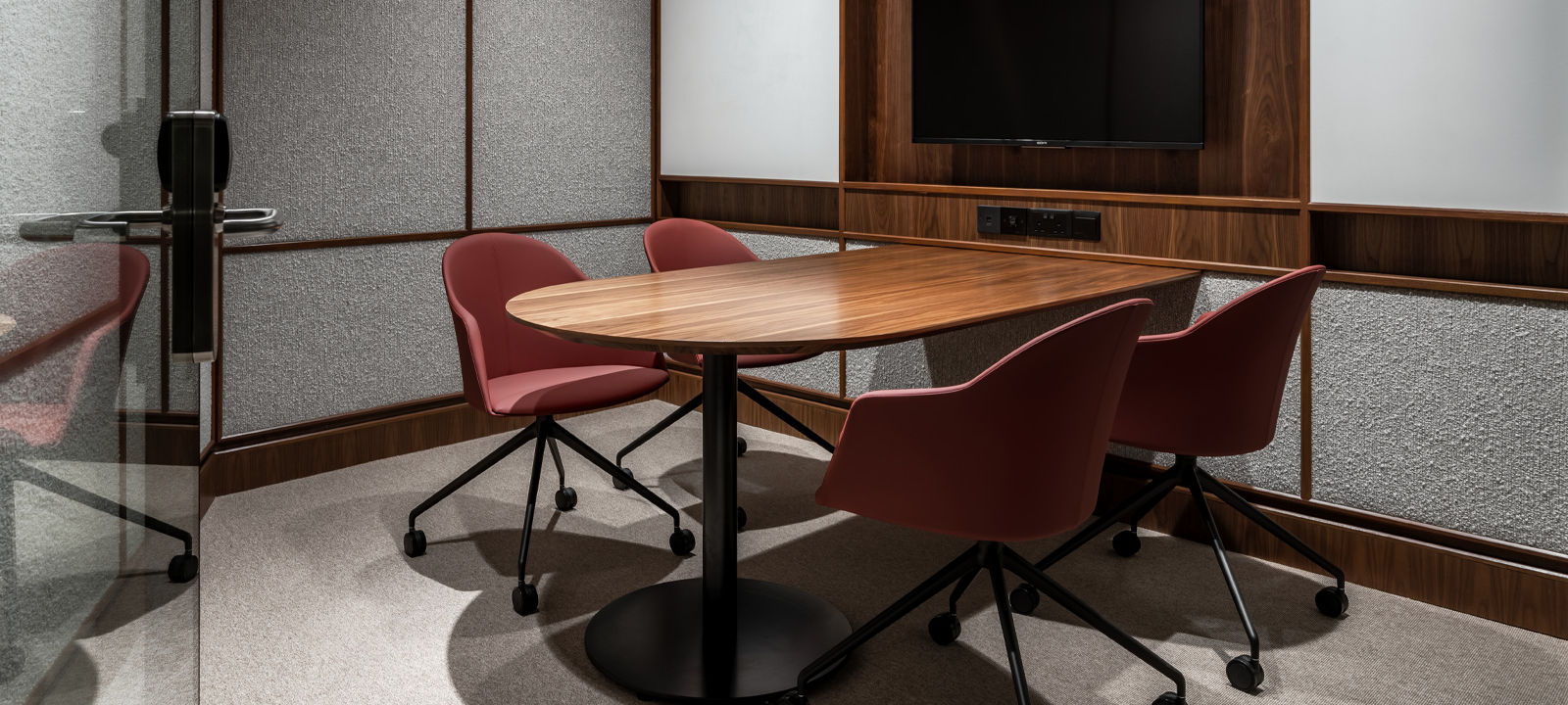 16 Person Enterprise Office at 168 Robinson Road, Singapore | Office Hub
