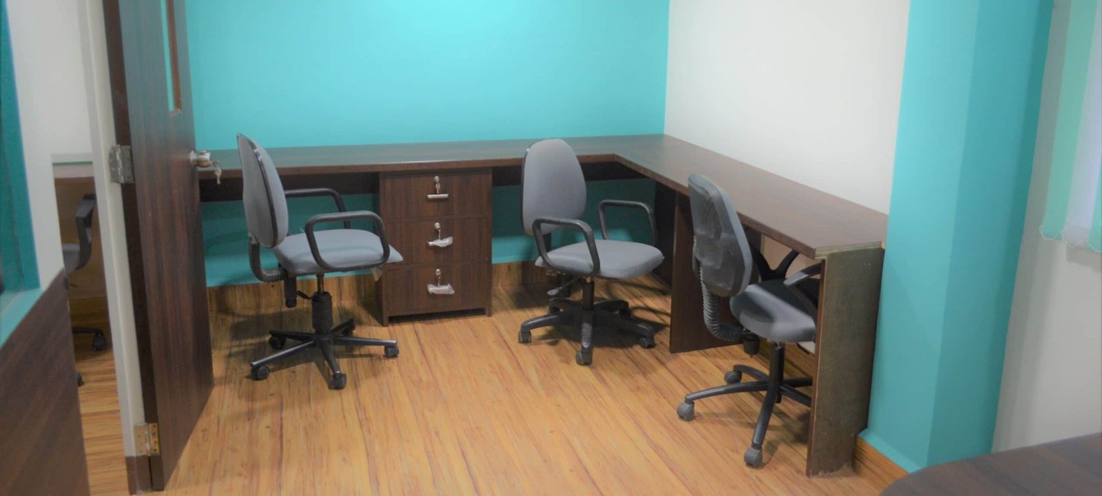 4 Person Private Office at 41 & 42 Tejaswini Housing Society Tejaswini ...