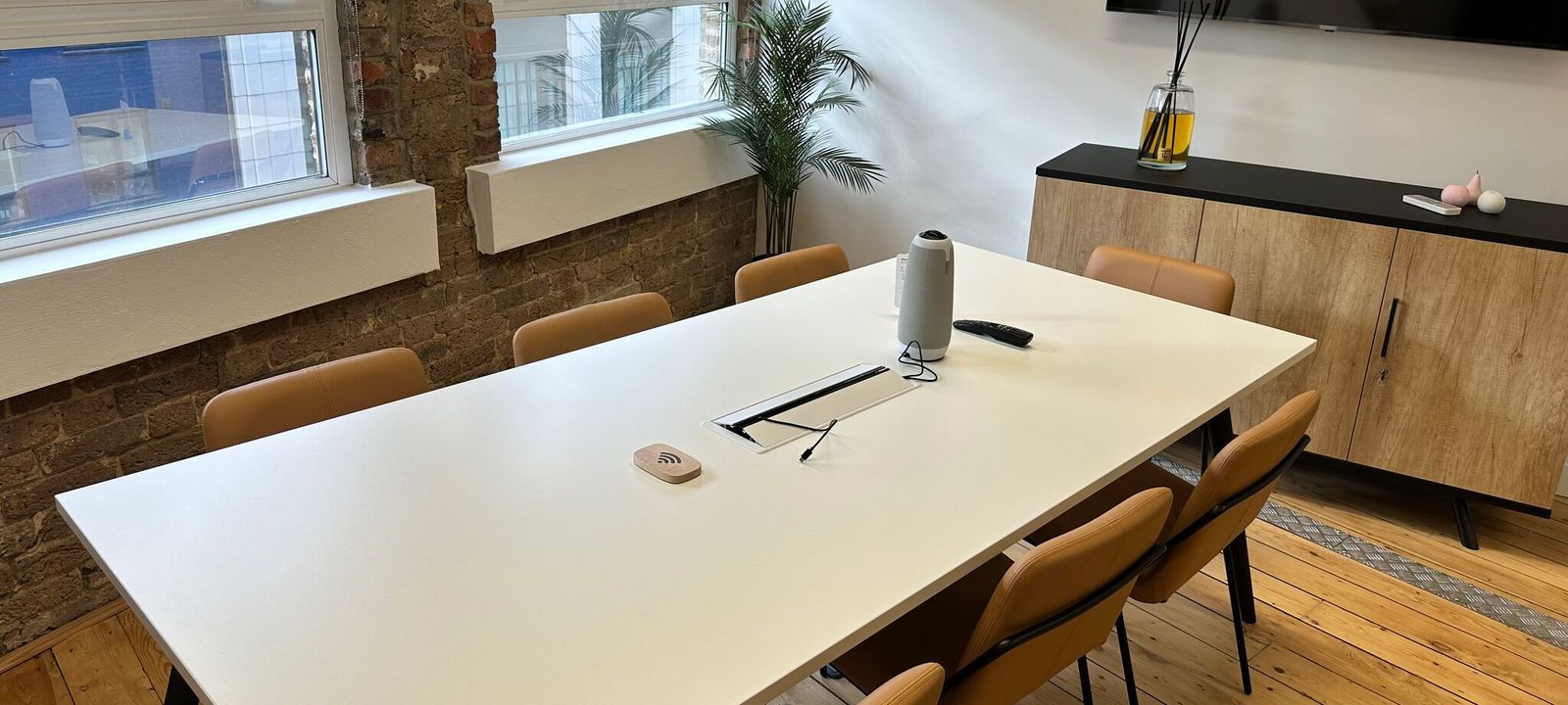 15 Person Coworking Space at 60-62 Commercial Street, London | Office Hub