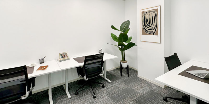 3 Person Private Office at 1 North State Street, Chicago | Office Hub