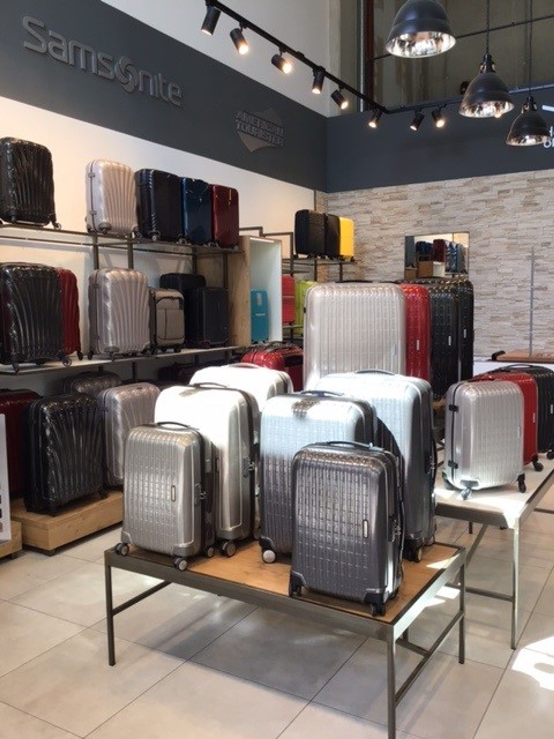 Samsonite Outlet Store • BIS ZU -70% | Outlet Montabaur