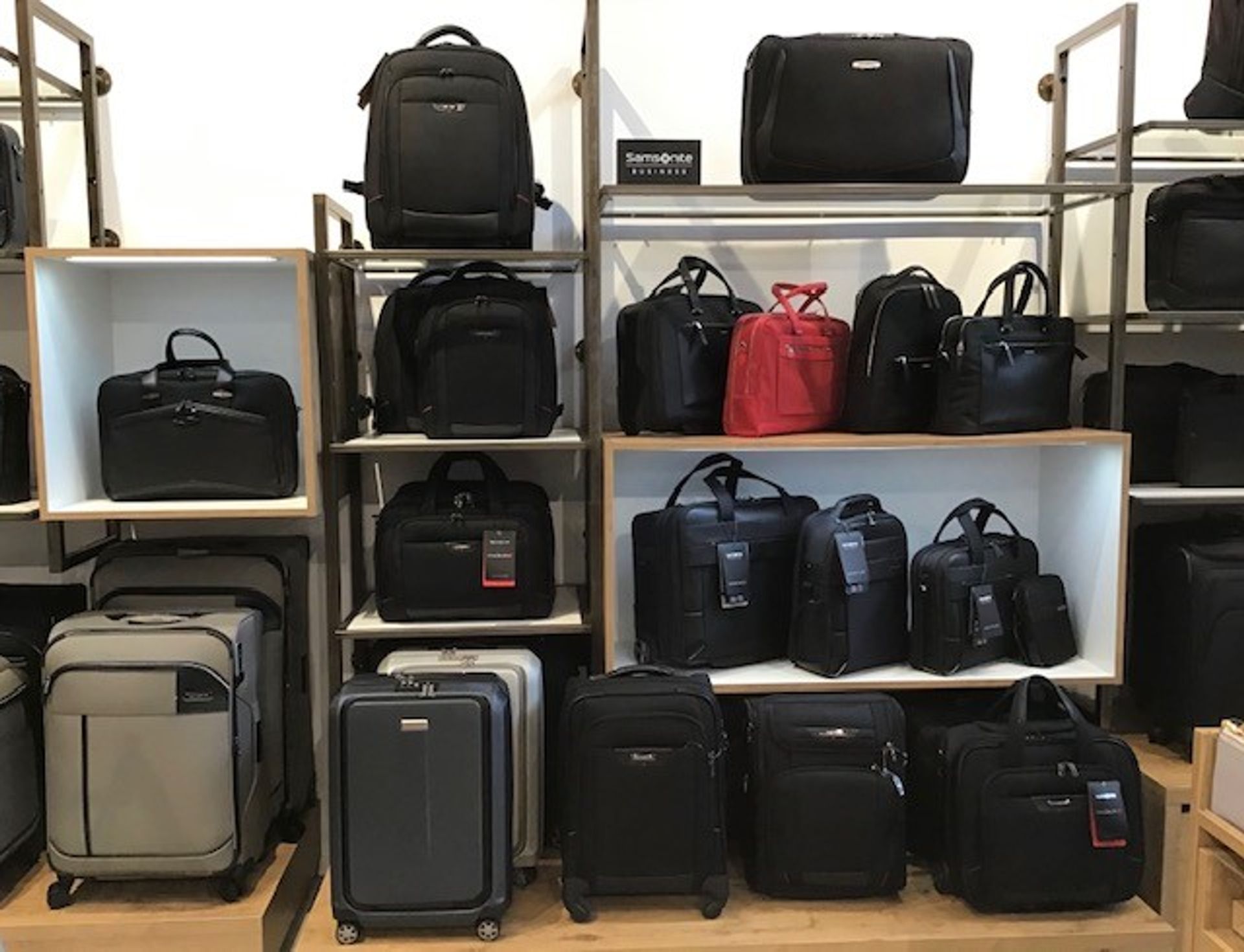 Samsonite Outlet Store • BIS ZU -70% | Outlet Montabaur