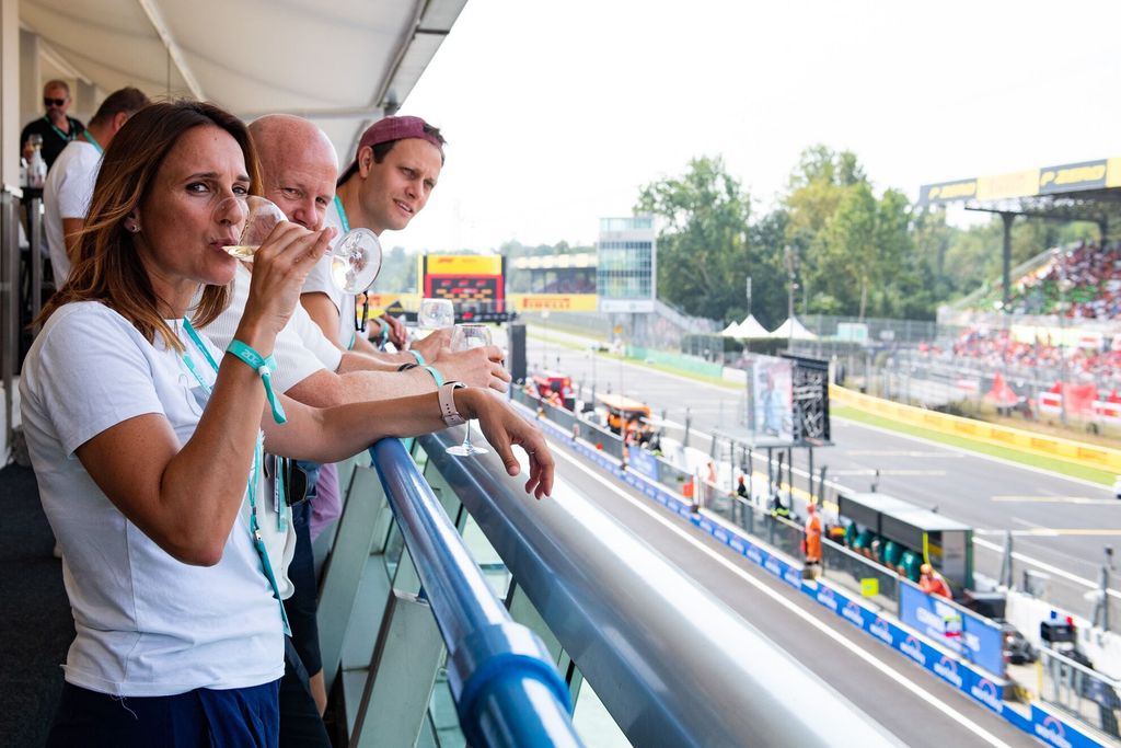 Grand Prix Paddock Club Tickets | Official F1 Tickets - P1 Travel