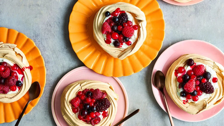 Pinch of Nom's Pavlova recipe - Pan Macmillan