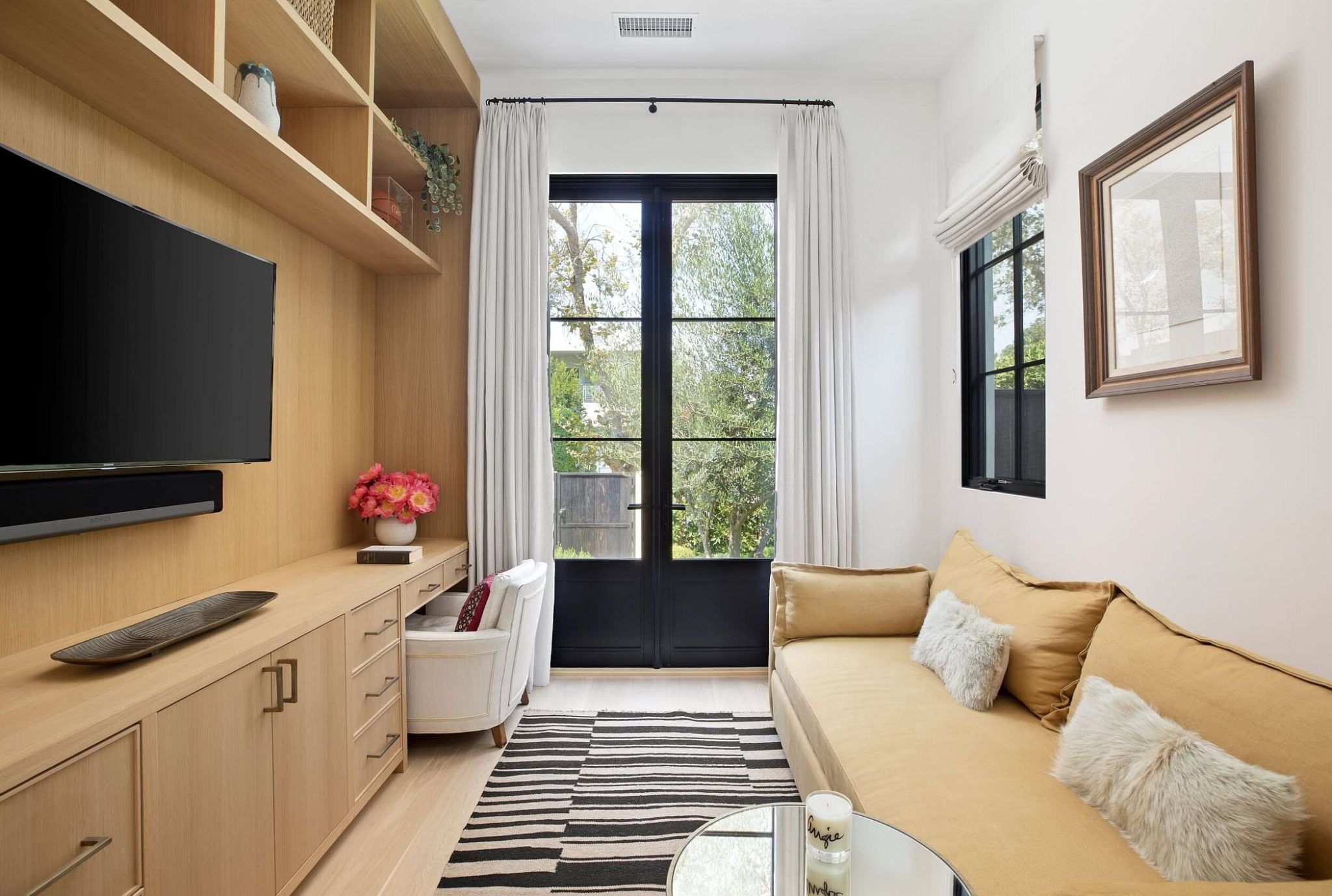 13 Inspirasi Desain Ruang TV Minimalis - Pashouses