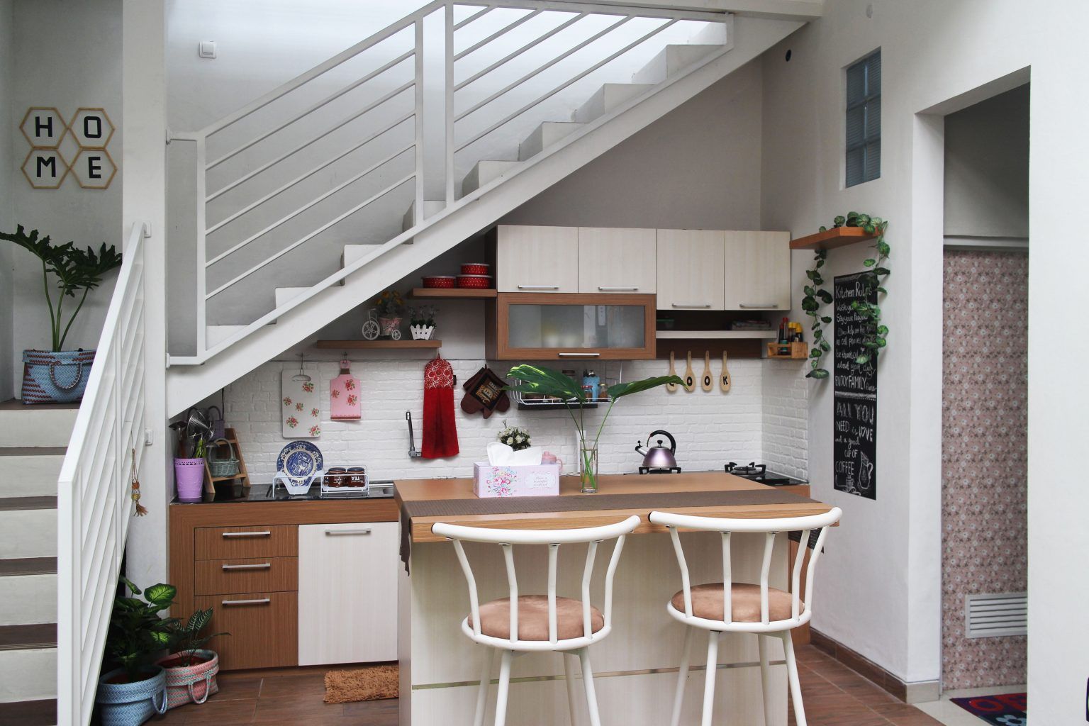 15 Inspirasi Desain Lemari Bawah Tangga- Pashouses