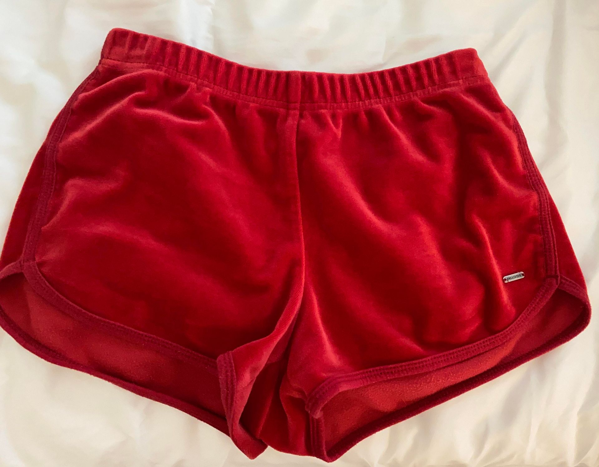 Hollister velvet shorts uncircumcised Size