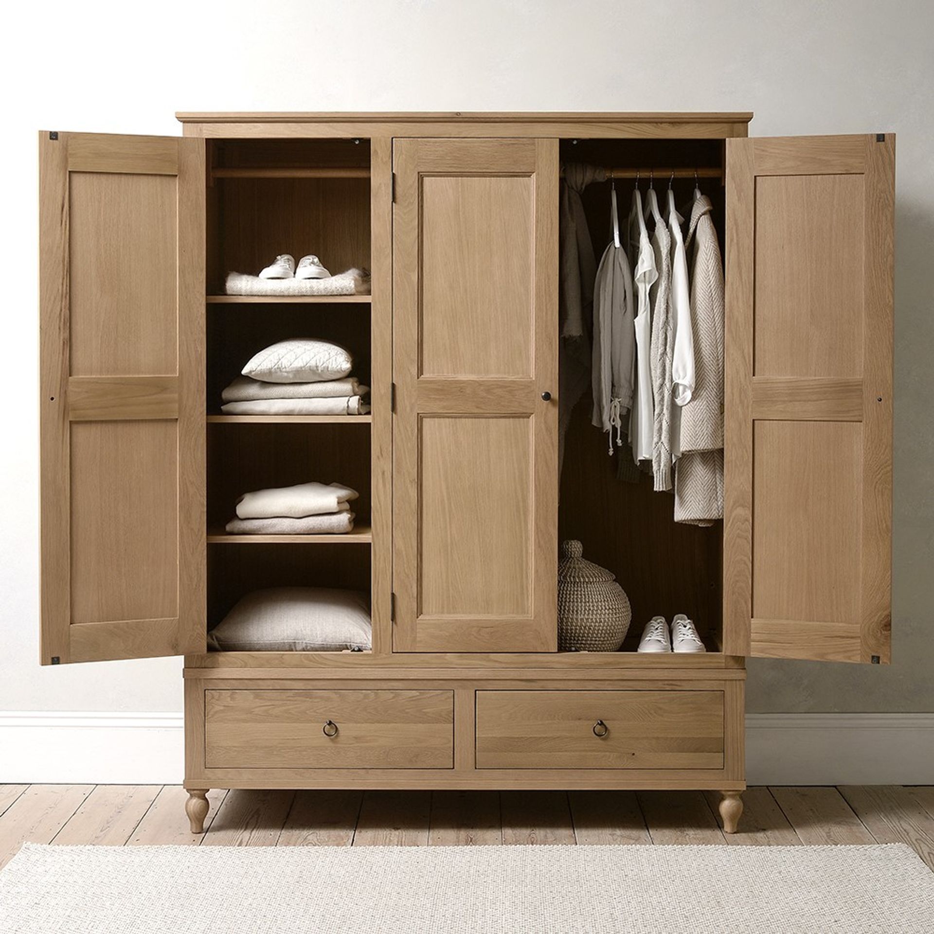 Triple Wardrobes | Solid Oak & Pine Three Door Wardrobes | The Cotswold ...