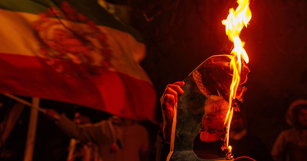 Trump Should Carefully Consider Bringing Down the Iranian Regime ...