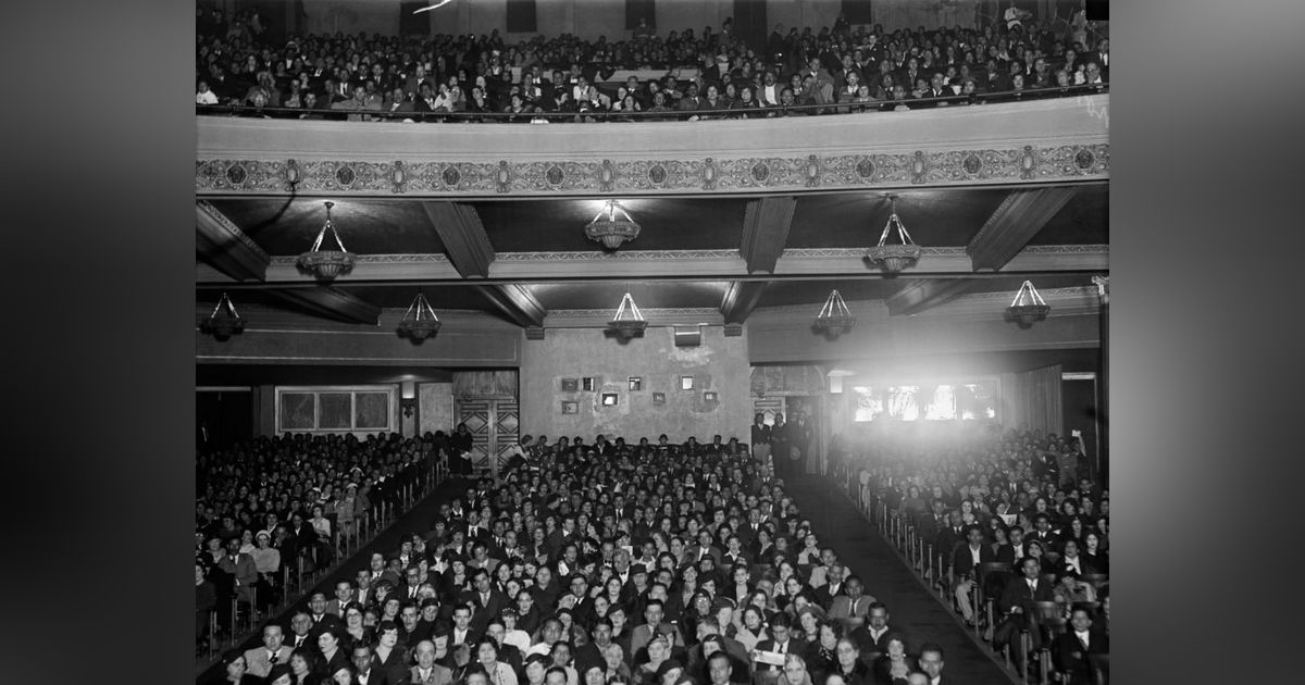A brief history on the world's first ever movie theaters.