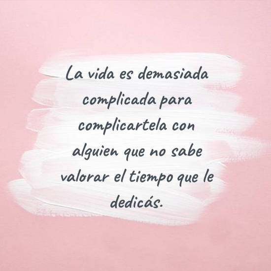 Frase #662711: La vida es demasiada complicada para complicartela con ...