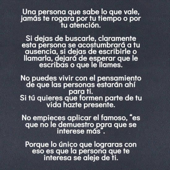 Frase #828363: Una persona que sabe lo que vale, jamás te rogara por tu ...