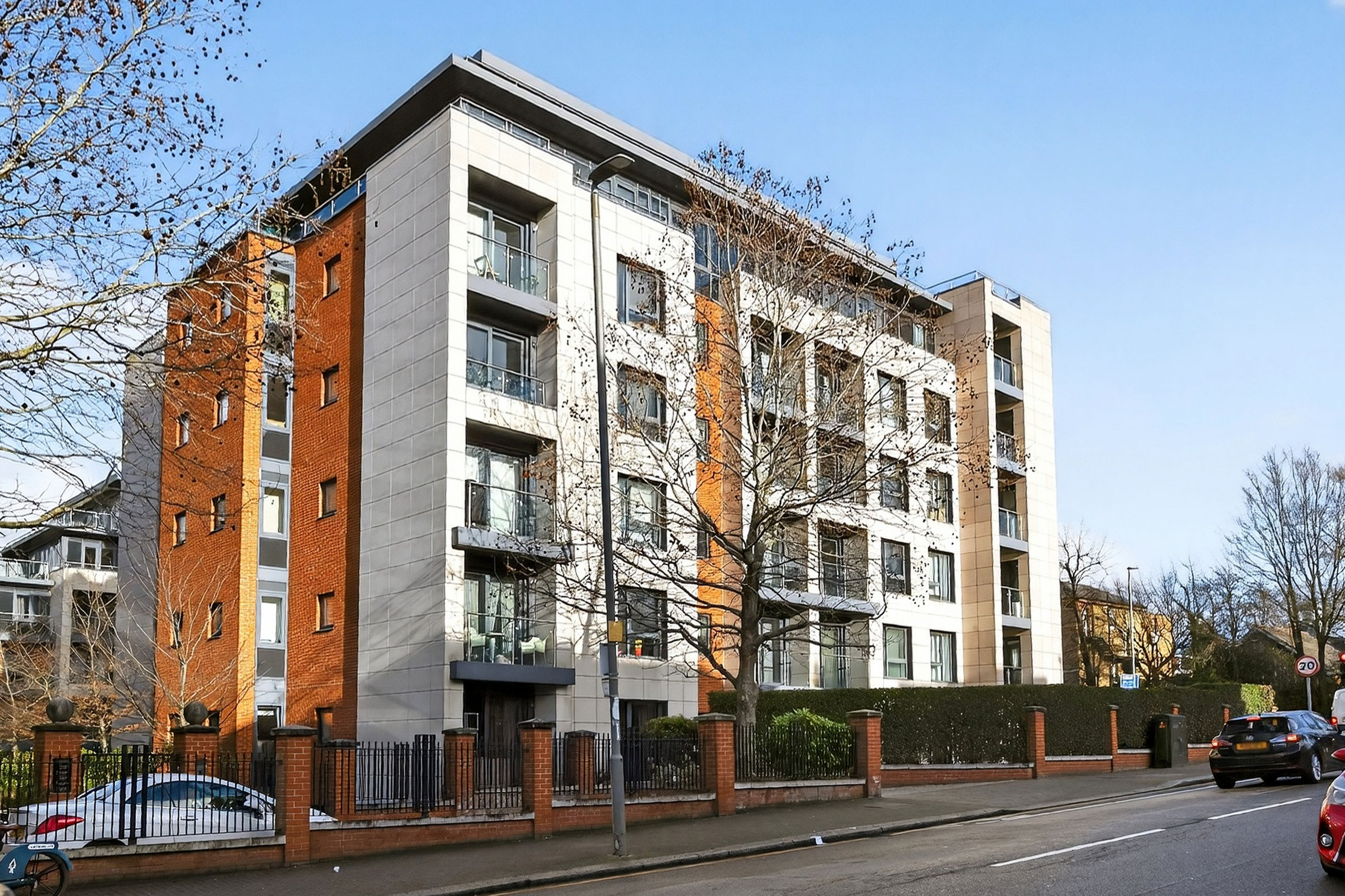 16 Houses & Flats For Sale in London | Purplebricks