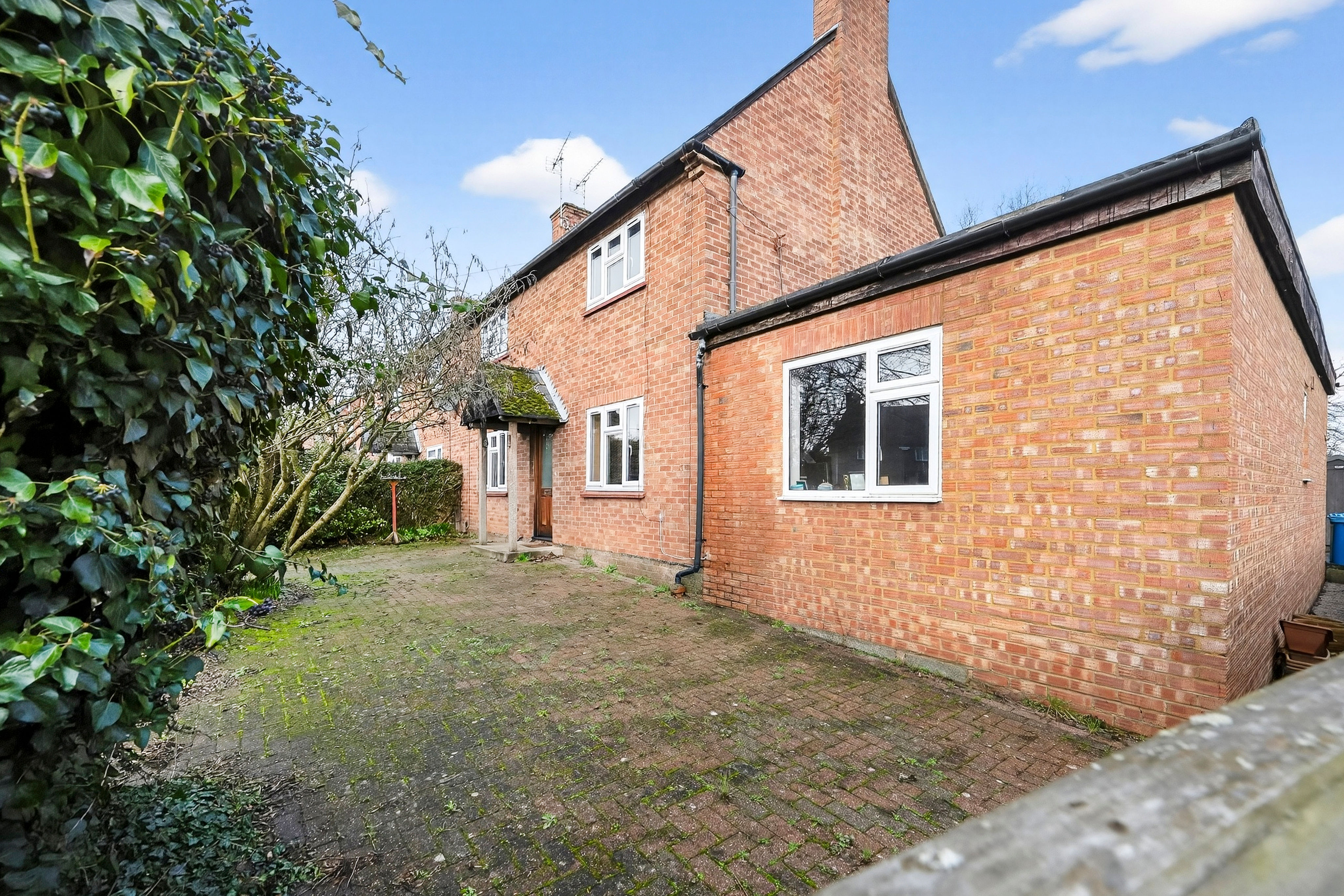 3 Houses & Flats For Sale in Wooburn Green | Purplebricks