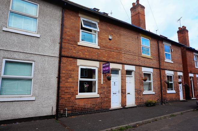 3 bedroom terraced house for sale in Woolmer Road, Nottingham, NG2 2FD