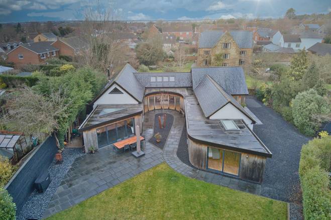 4 bedroom detached house for sale in Manor Road, Kilsby, CV23 8XS