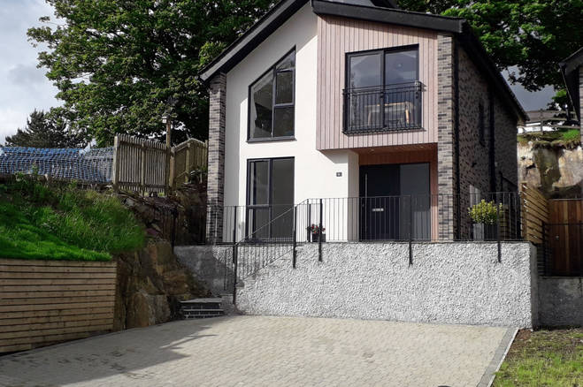 3 bedroom detached house for sale in Trem Y Chwarel, Llanberis, LL55 4FE