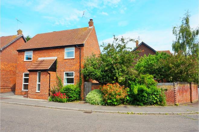 3 bedroom detached house for sale in Stonecrop, Colchester, CO4 5UG