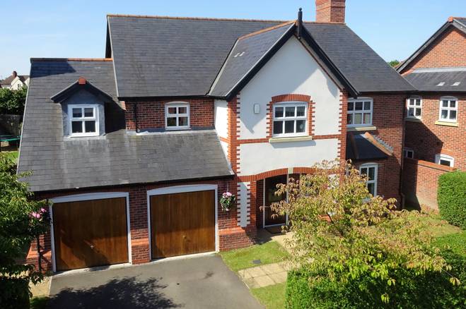 5 bedroom detached house for sale in Cheshires Way, Chester, CH3 6BB