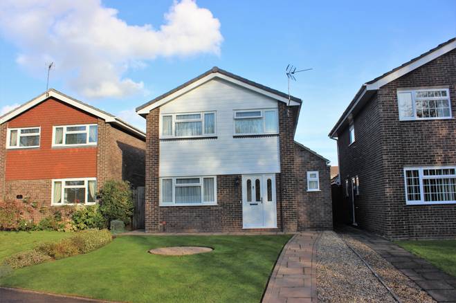 3 bedroom detached house for sale in Somerset Avenue, Yate, BS37 7SL
