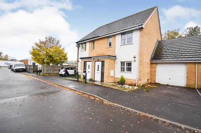 2 bedroom semi-detached house for sale in Madocks Way, Waterlooville ...