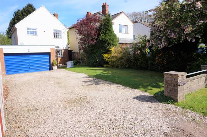 3 bedroom detached house for sale in Langley Road, Lower Penn ...