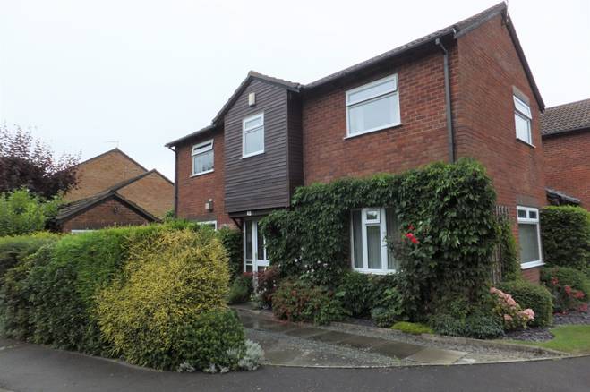 4 bedroom detached house for sale in Cosmeston Drive, Penarth, CF64 5FA