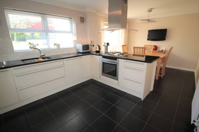 4 bedroom detached house for sale in Clos Nant Coslech, Pontprennau ...