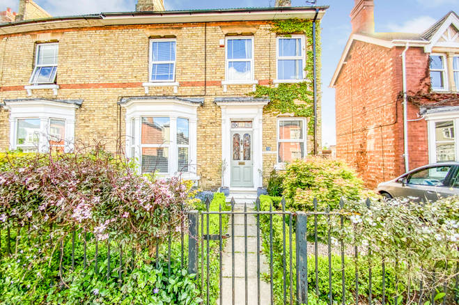 3 bedroom semi-detached house for sale in St. Thomas Road, Spalding ...