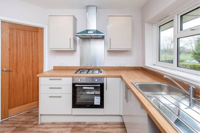 2 bedroom maisonette for sale in Larchfield Road, Maidenhead, SL6 2SJ