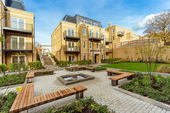 1 bedroom apartment for sale in Atkinson Close, London, SW20 0FR