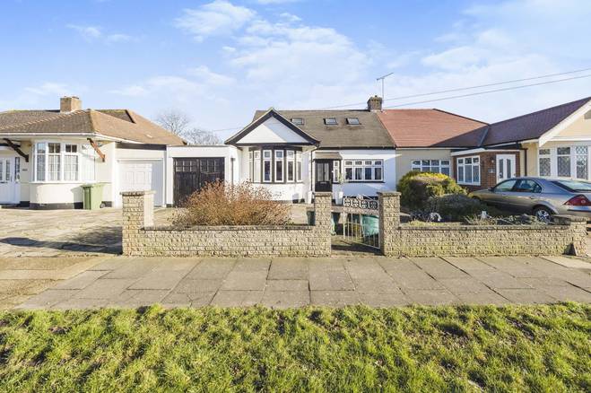 4 bedroom semi-detached bungalow for sale in The Grove, Upminster, RM14 2ES