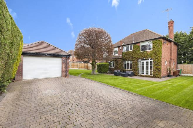 4 bedroom detached house for sale in Nuthall Road, Nottingham, NG8 6AF
