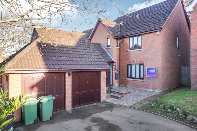 4 bedroom detached house for sale in Wychbold Close, Callow Hill, B97 5YG