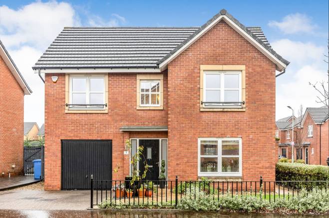 4 bedroom detached house for sale in Almora Drive, Dumbarton, G82 1AE