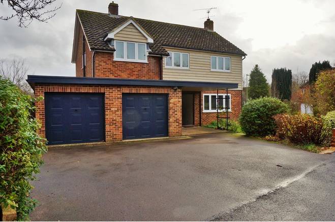 4 bedroom detached house for sale in Neville Close, Basingstoke, RG21 3HQ