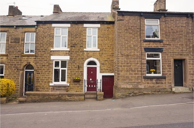 4 bedroom end of terrace house for sale in Simmondley Lane, Glossop ...