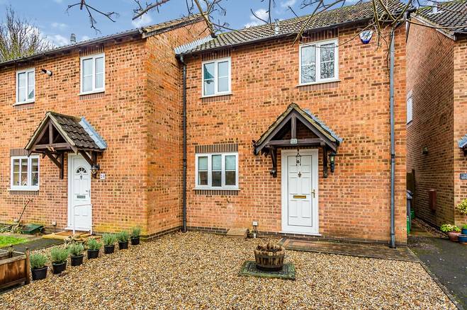 2 bedroom end of terrace house for sale in Falcon Fields, Tadley, RG26 4FF