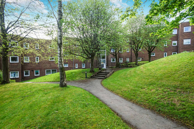 2 bedroom flat for sale in Sunfield, Romiley, Stockport, SK6 4QS