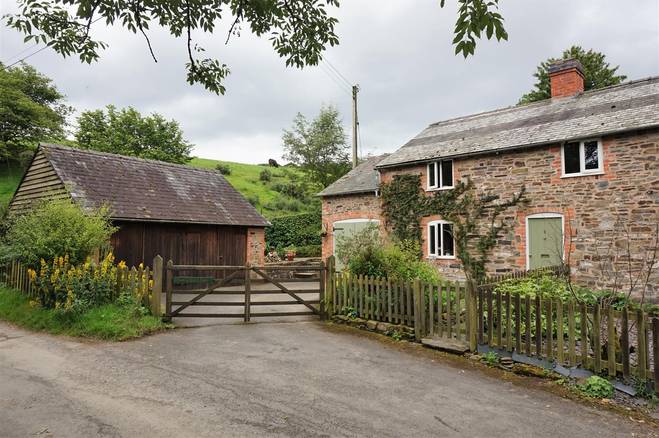 3 bedroom character property for sale in Cwm-y-Geist Fach, Llanbister ...