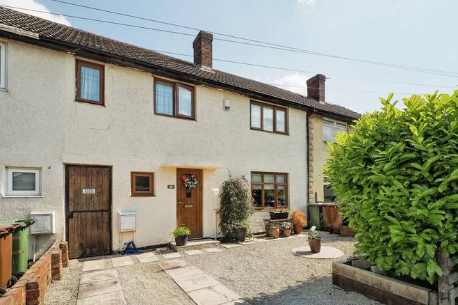 4 bedroom terraced house for sale in Regina Crescent, Wakefield, WF4 2ER