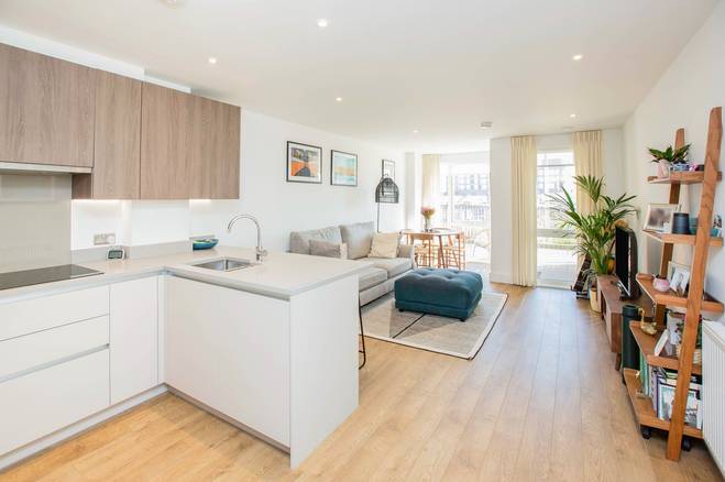 2 bedroom apartment for sale in Anderson Square, London, E3 3XN