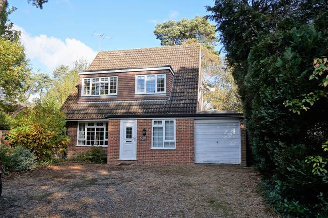 4 bedroom detached house for sale in Barkham Ride, Wokingham, RG40 4EP