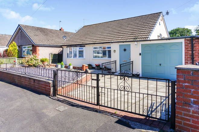 2 bedroom bungalow for sale in Elmswood Avenue, Rainhill, L35 0PX