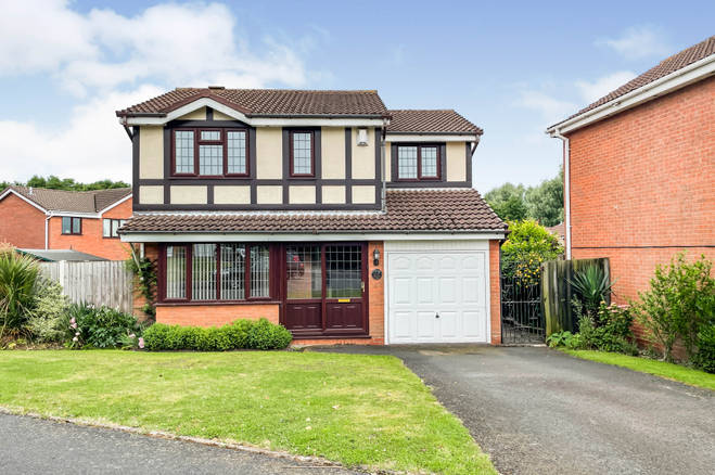 4 bedroom detached house for sale in The Parkway, Shelfield, Walsall ...