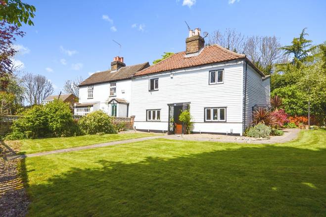 3 bedroom detached house for sale in Turkey Street, Enfield, EN3 5TT